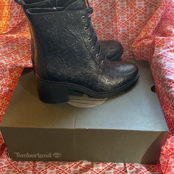 Timberland | Shoes | Timberland Black Beautiful Textured Print Leather ...